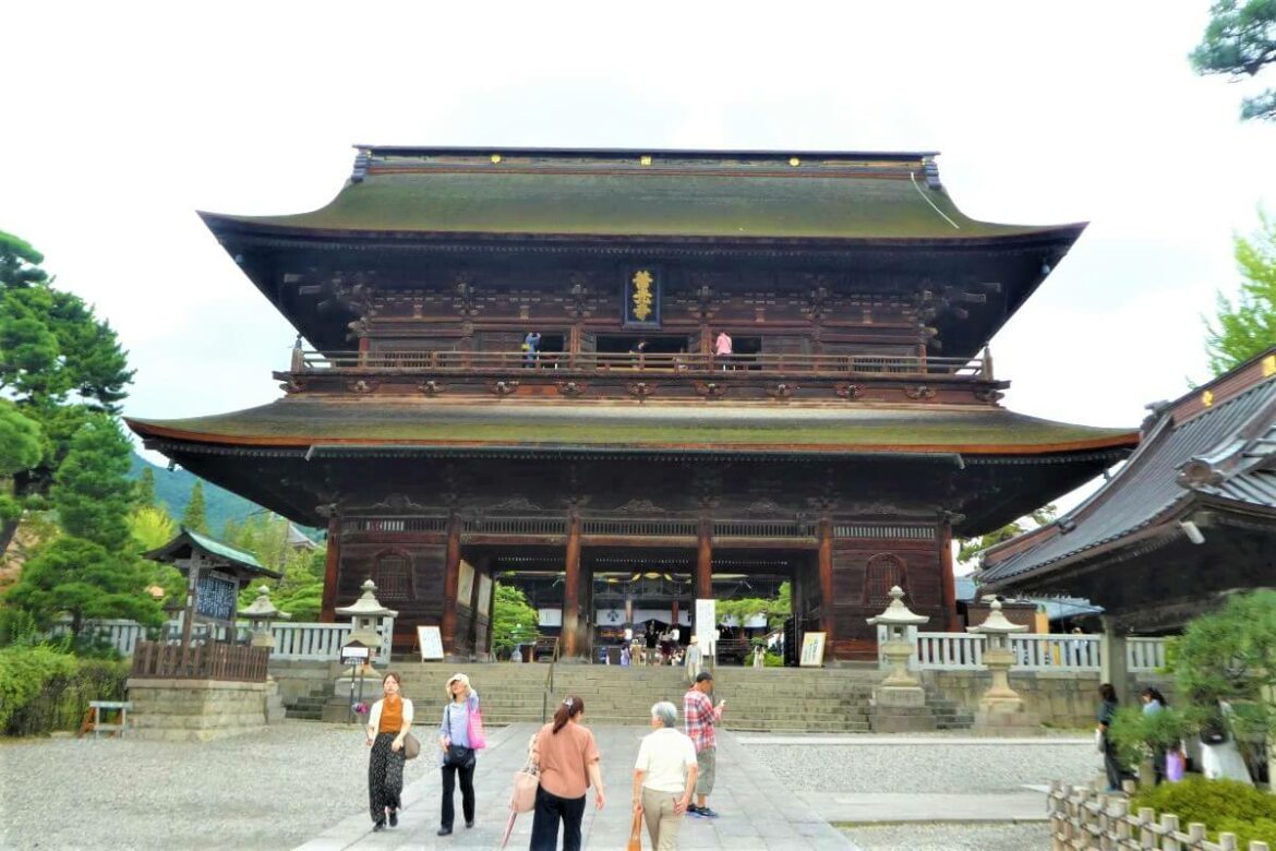 Zenkoji Temple, Nagano | Search for the Key to Paradise